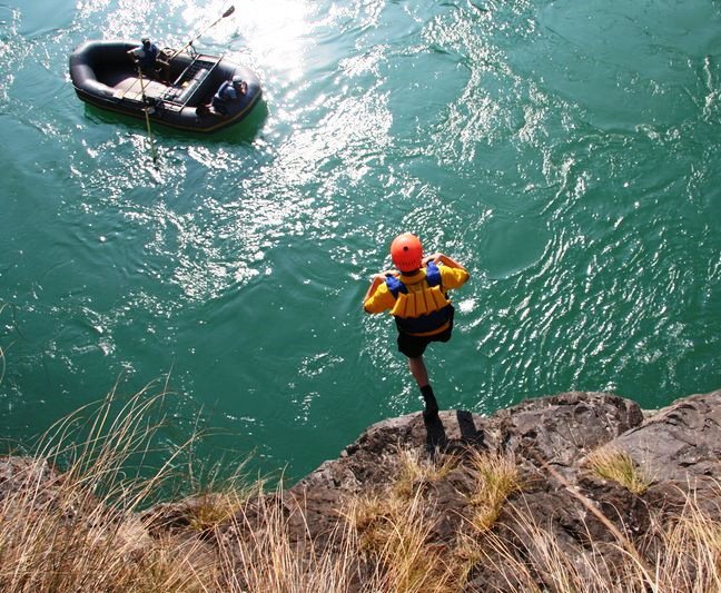 White water rafting where the Ganges is glacial green – Snow Leopard ...